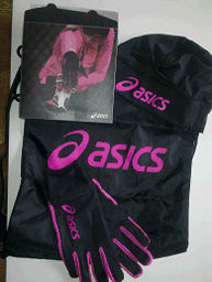 ASICS Women`s Pack Neon Pink inclusief handschoenen, muts en rugzakje